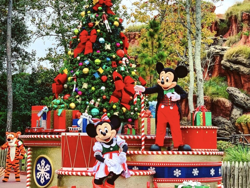 Here's How to Plan the Perfect Disney World Christmas Vacation